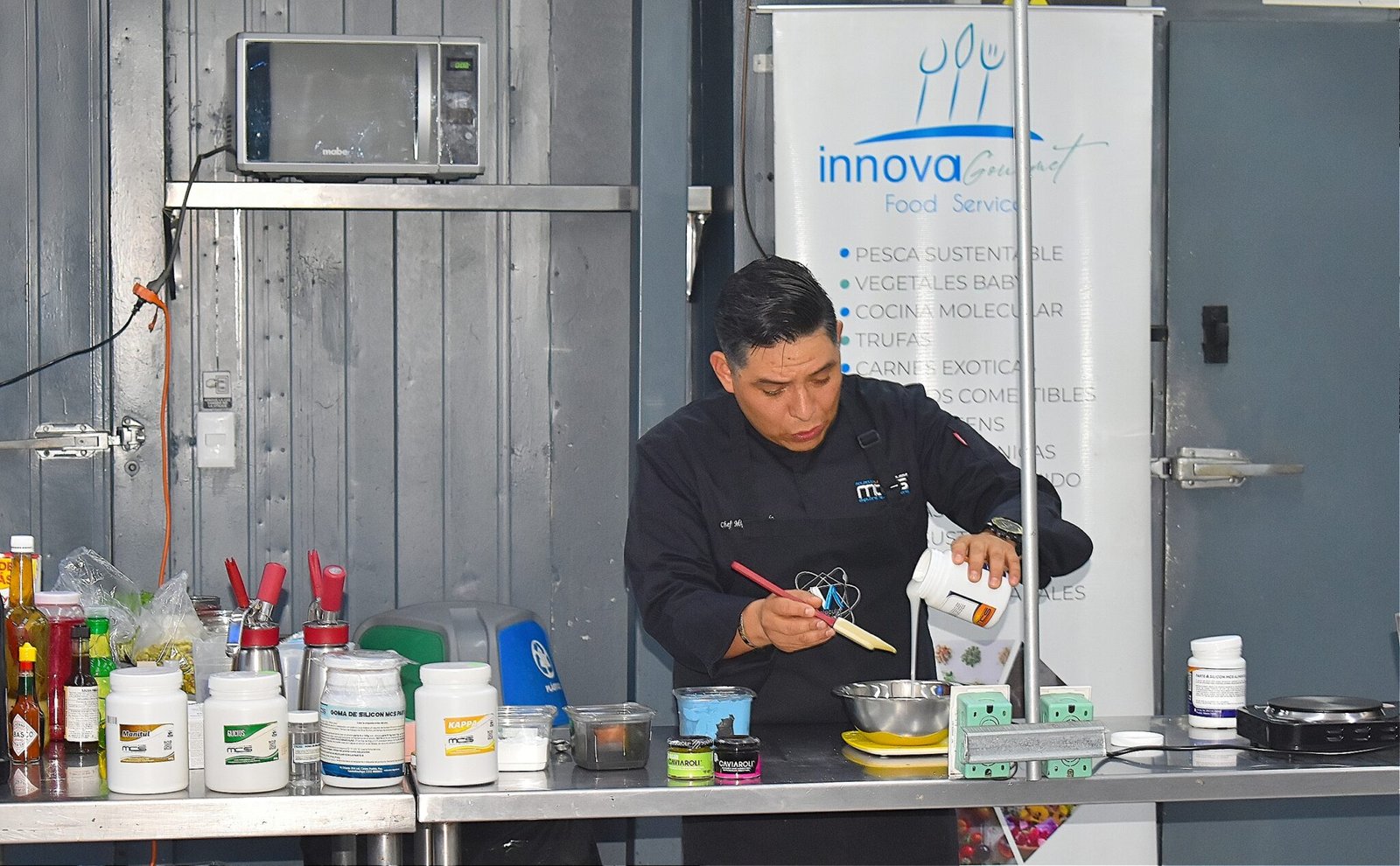 Chef Miguel Ángel Cepeda, pionero de la cocina molecular en México